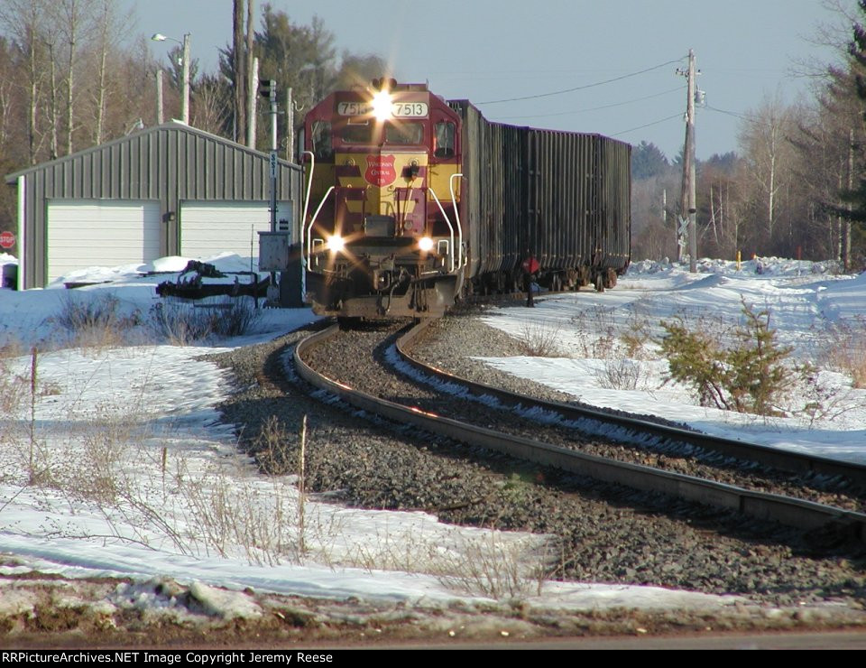 WC 7513 leading L039 off siding